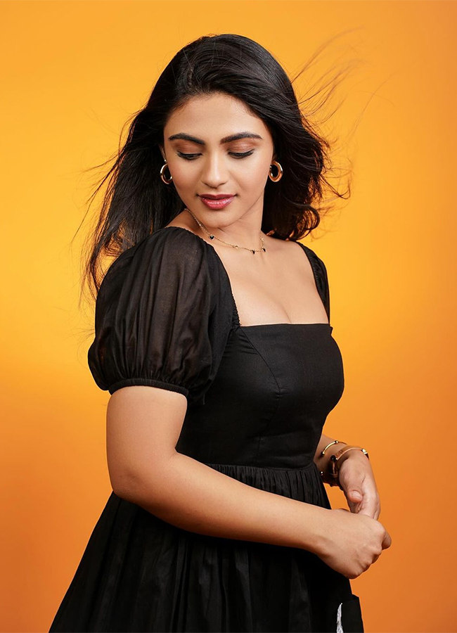 ఈ బ్యూటీ చాలా క్యూటీ..అందంతో పిచ్చెక్కిస్తోంది నయన్ సారిక 'ఆయ్'(ఫొటోలు) | AAY Movie Actress ...